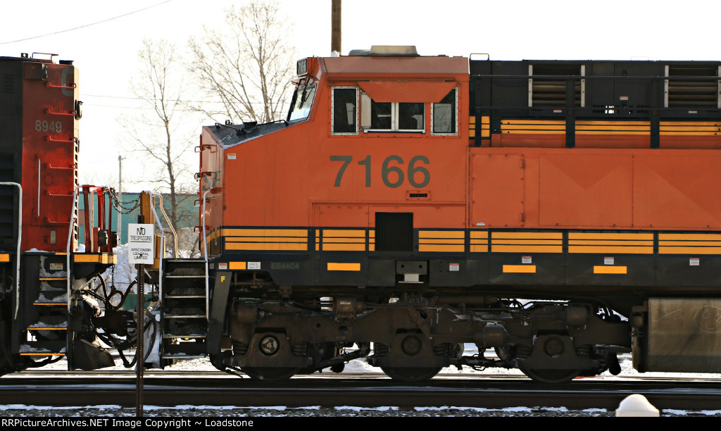 BNSF 7166